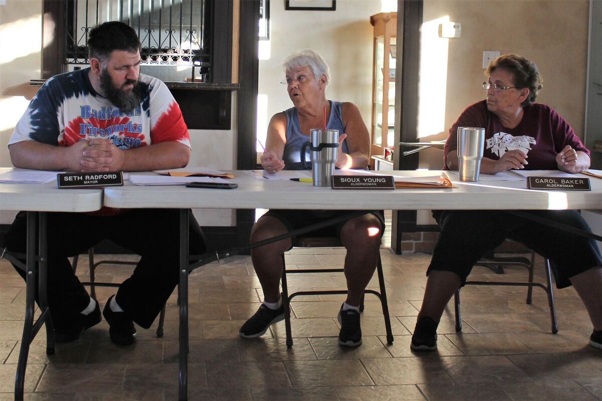 Man complains neighbors a nuisance – Daily Journal Online