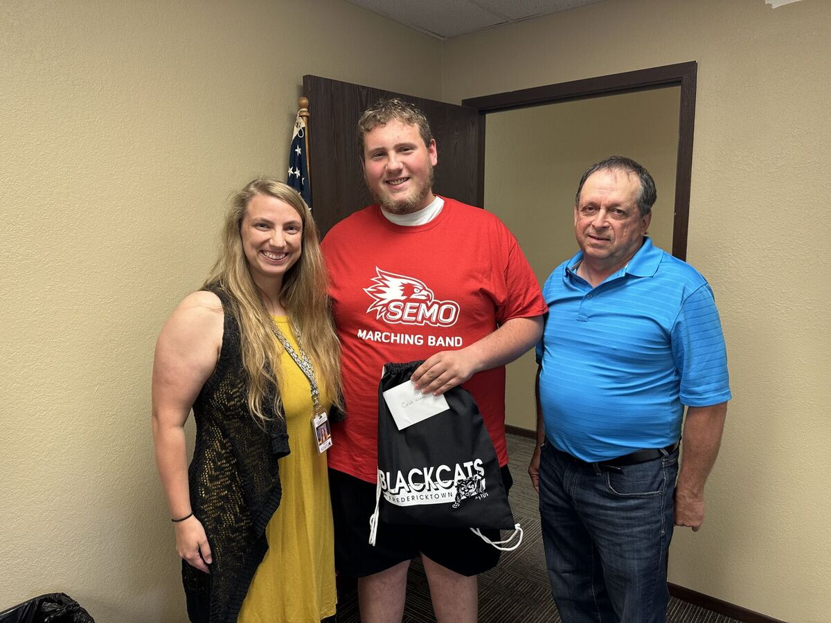 Student guests fill R-I Board room – Daily Journal Online