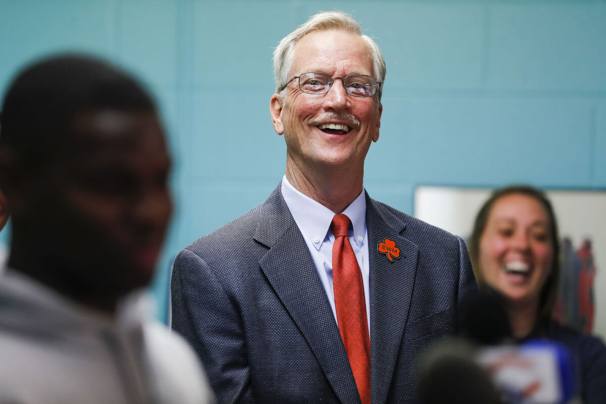 Bears’ Tarik Cohen and George McCaskey connect with Chicago men trying ...
