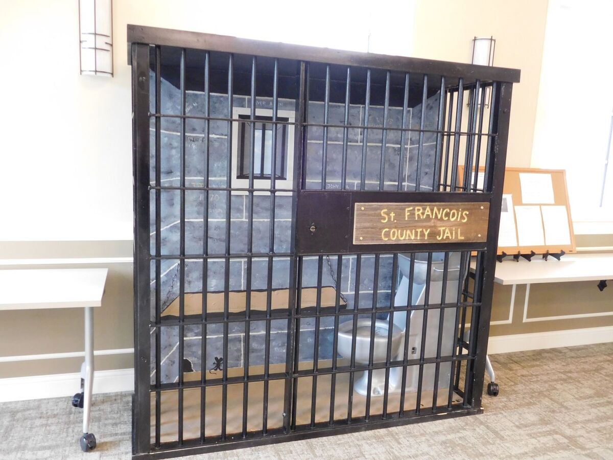 Display shows history of law enforcement – Daily Journal Online