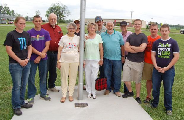 FHS Class of 1955 completes flagpole ‘mission’ – Daily Journal Online