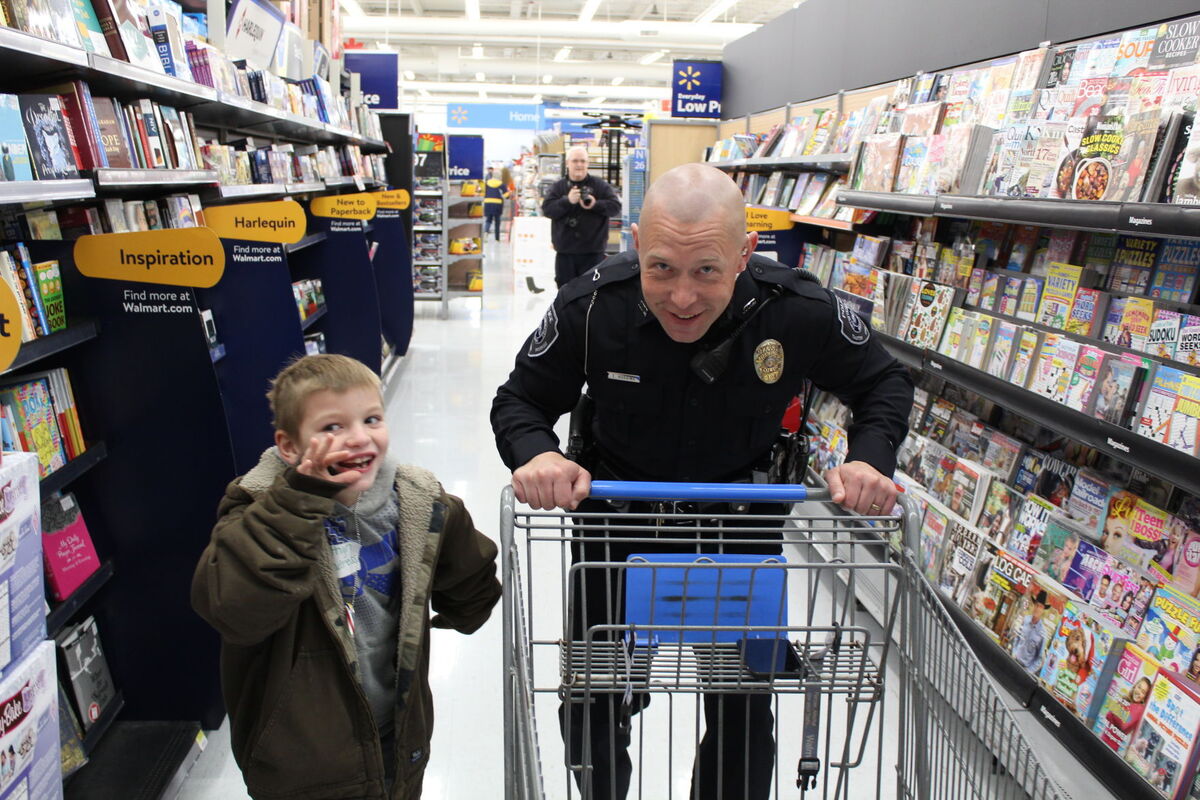 Shop With a Cop helps hundreds of kids – Daily Journal Online
