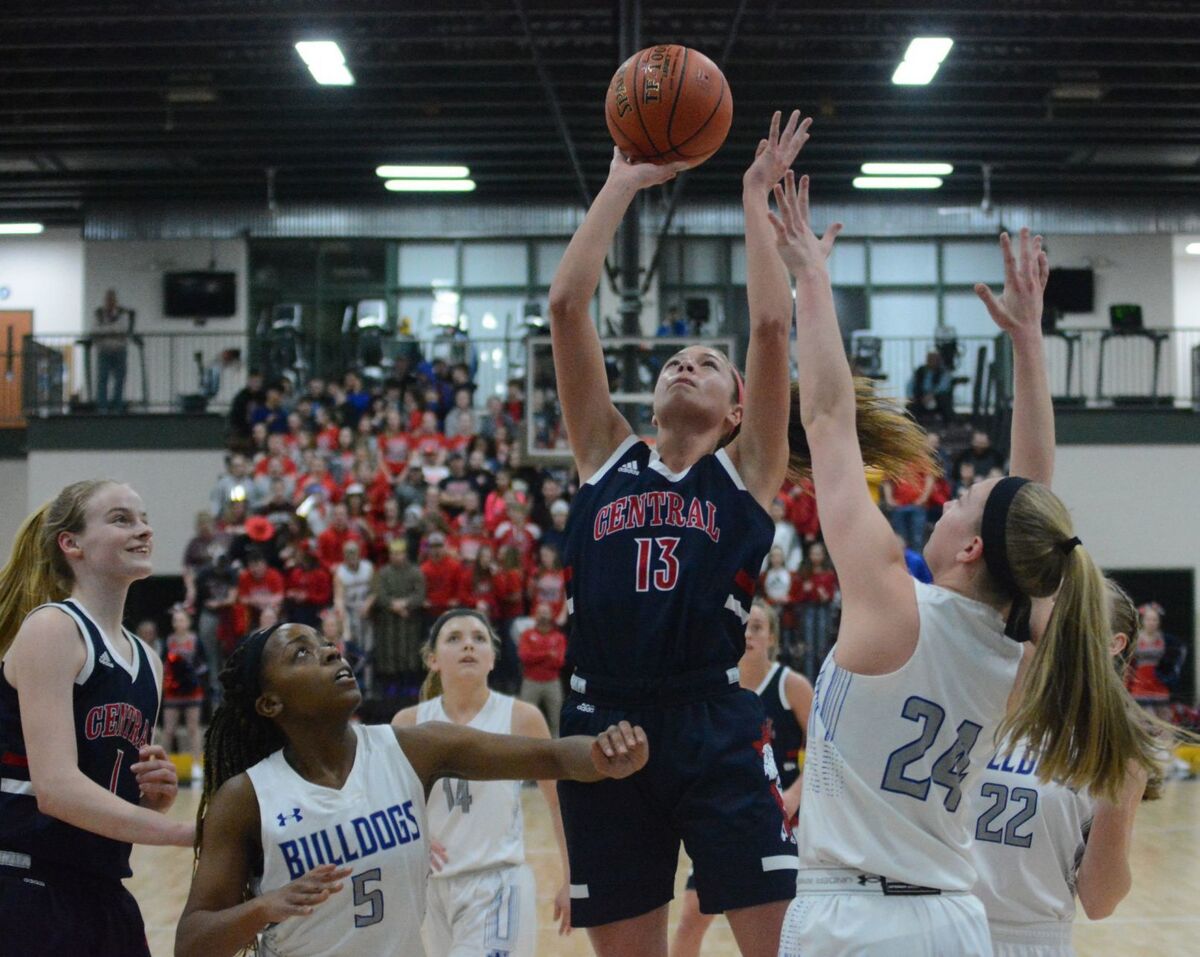 Notre Dame flips script to overtake Lady Rebels – Daily Journal Online