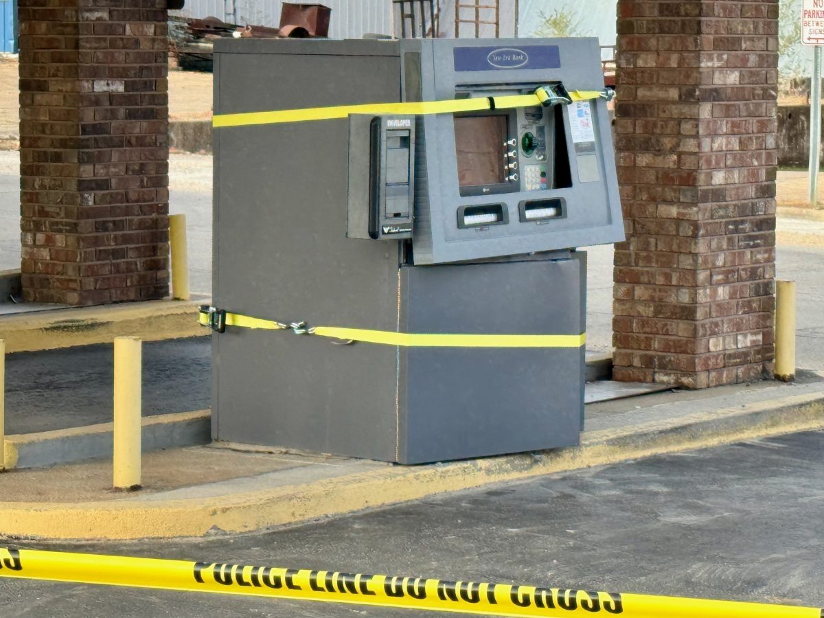 Suspects sought in burglary of ATM at New Era Bank – Daily Journal Online