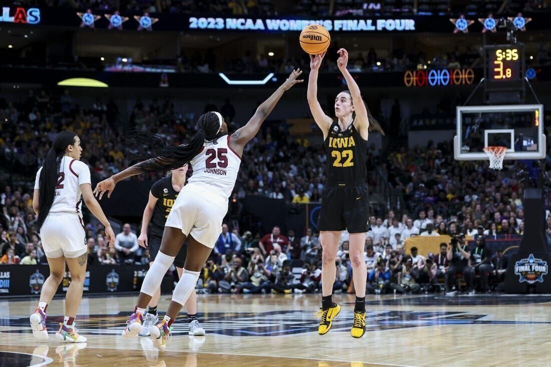 Caitlin Clark carries Iowa past South Carolina, into national final ...
