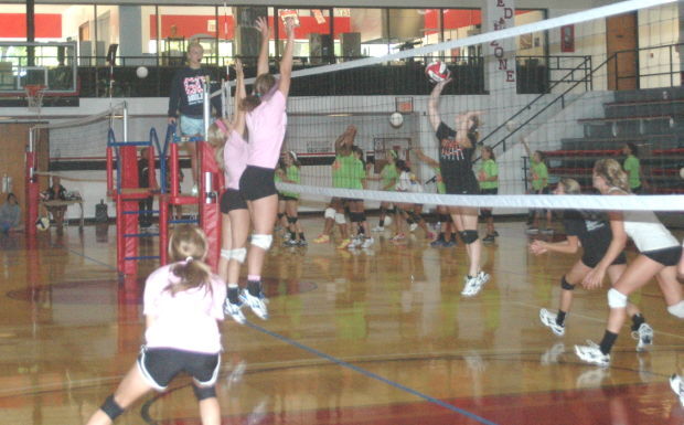 Volleyball Camp floods Parkland’s Fieldhouses – Daily Journal Online