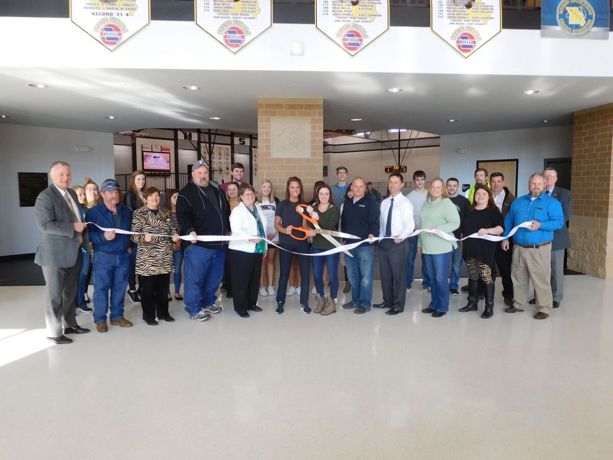Ribbon cutting held for field house – Daily Journal Online