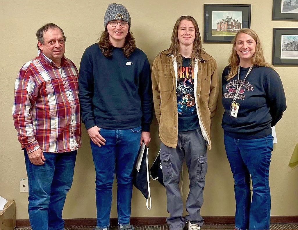 R-I board picks high school graduation date – Daily Journal Online