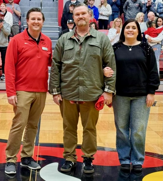 MAC honors veteran Boyer in ‘Salute to Service’ – Daily Journal Online