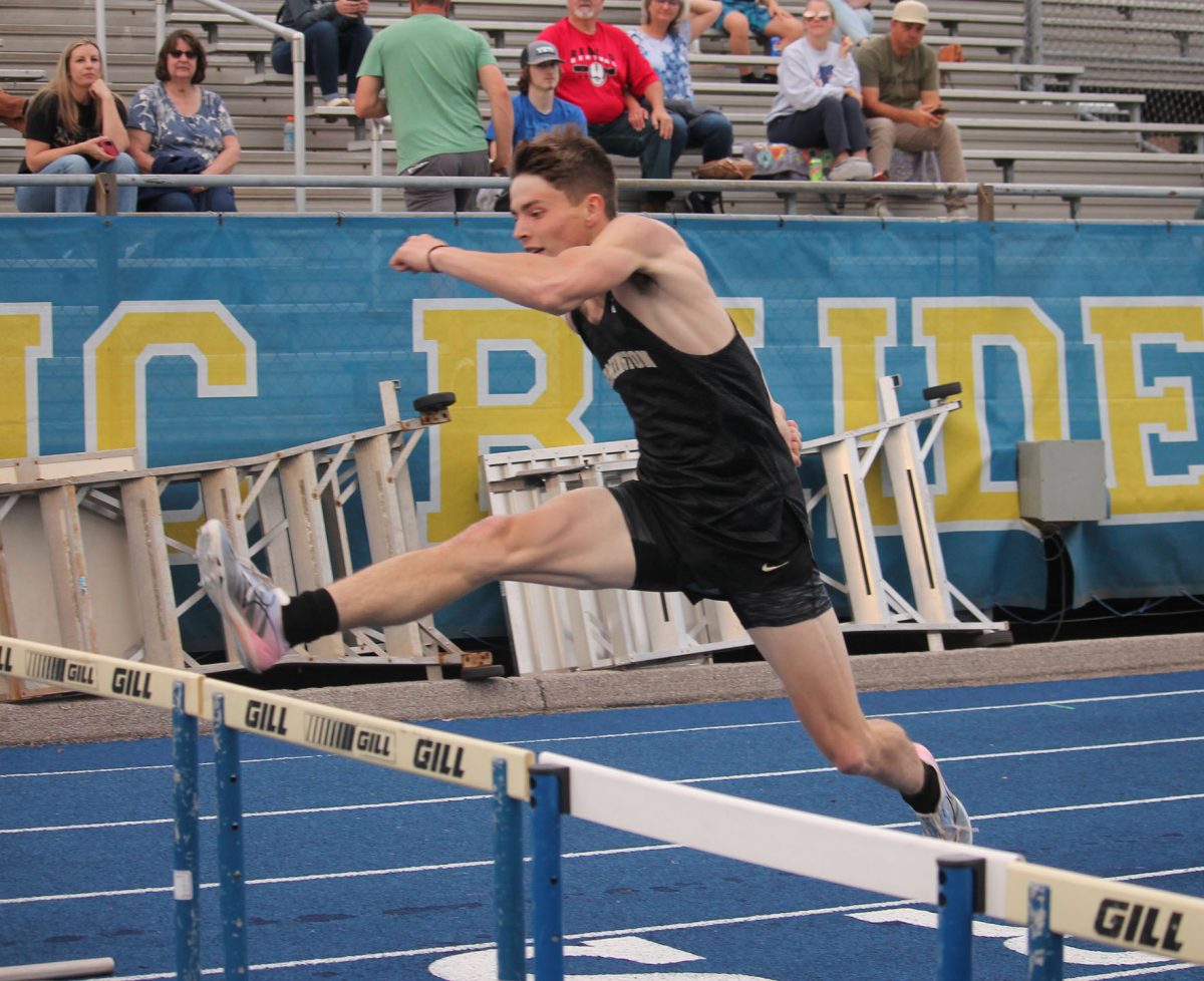 Knights, Raiders, Trojans win events at district meet – Daily Journal ...